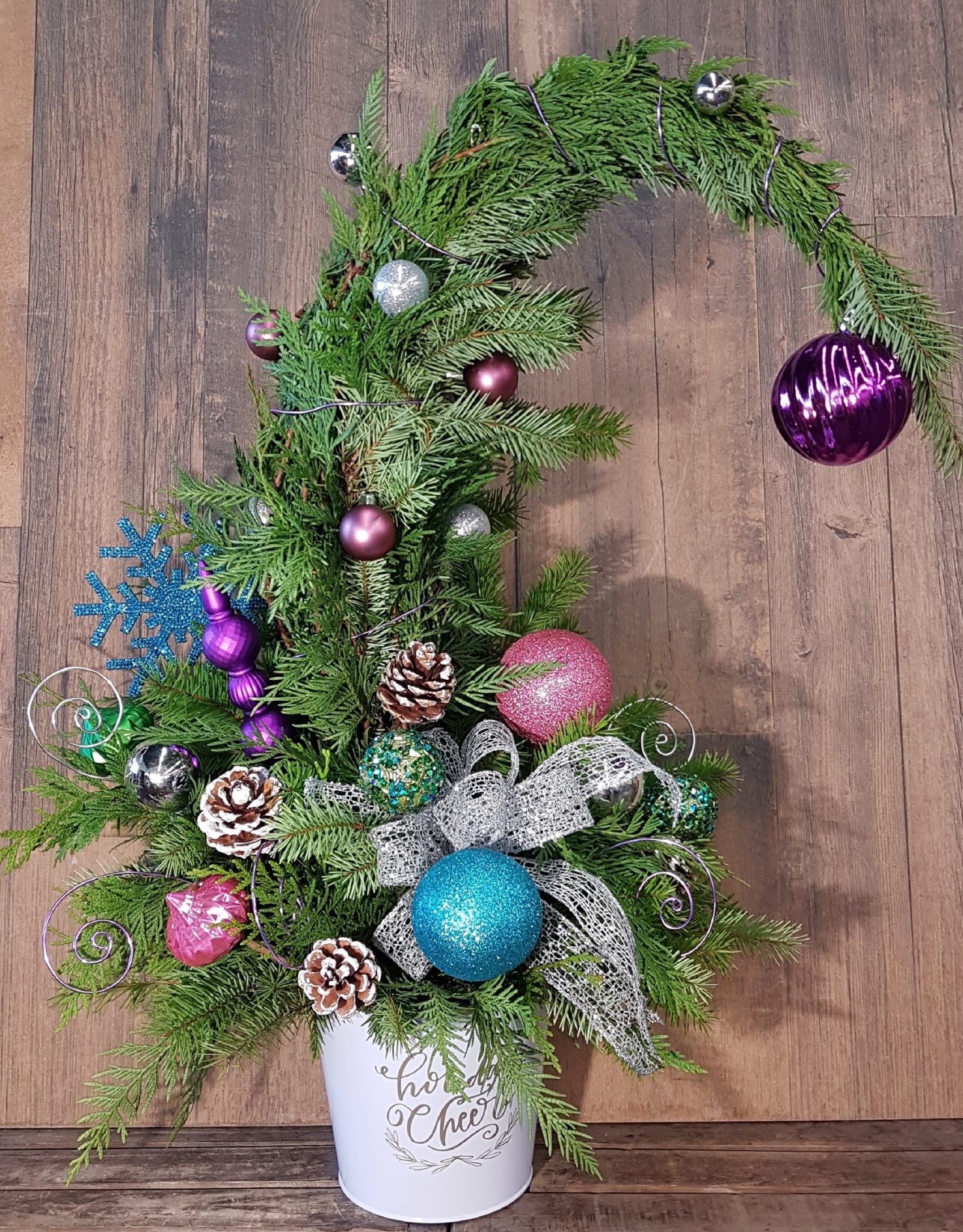 Whoville Tree (XM22-08) - Bunches Flower Co.