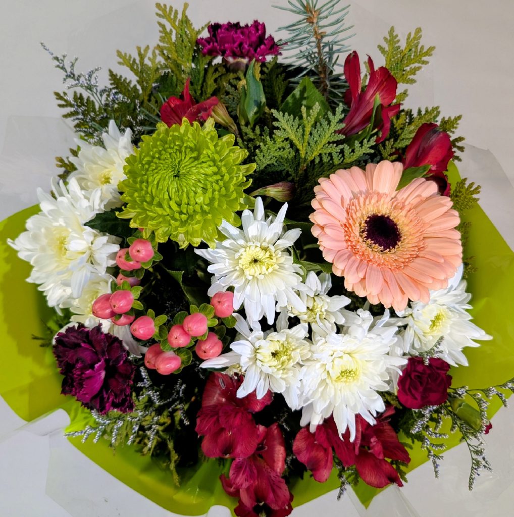 Cheery Noel (CFX25-30) Cut Flower Bouquet (vase not included) - Bunches ...